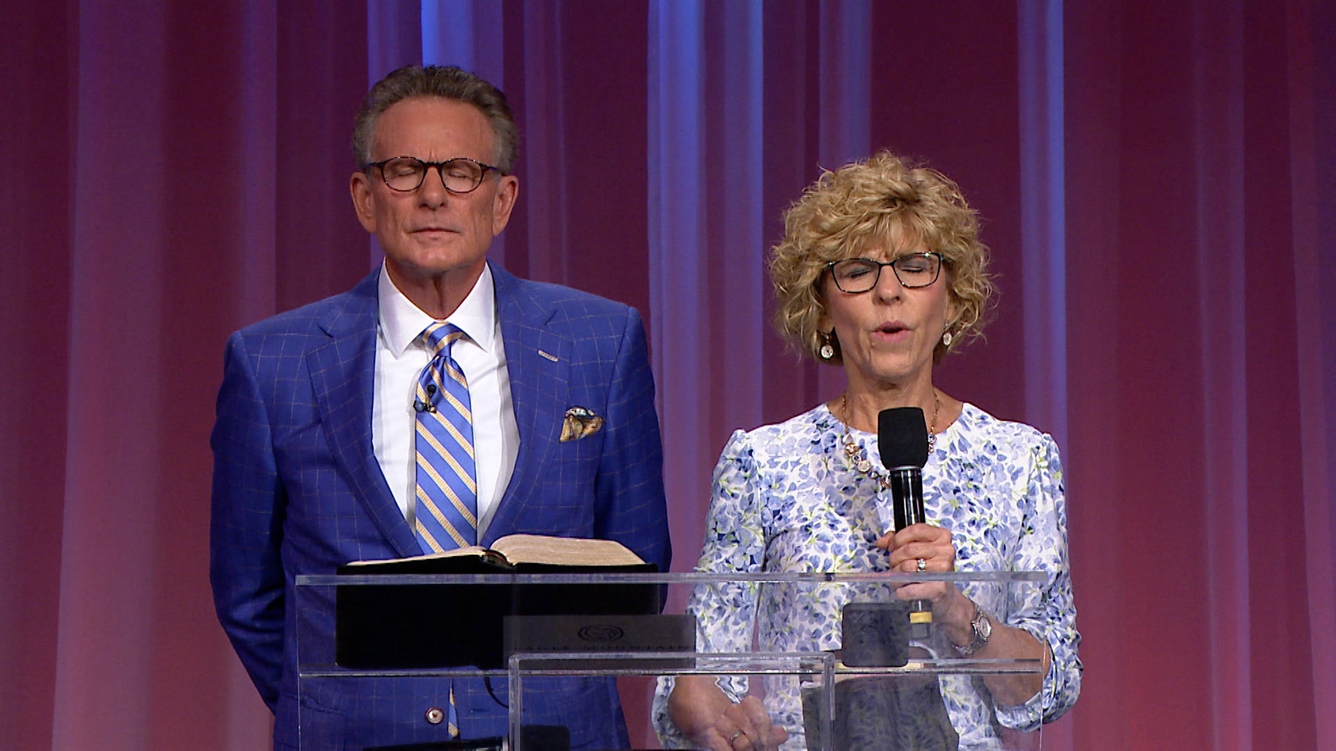 Sunday - Kenneth Copeland, Pastor George & Terri Pearsons - Victory ...